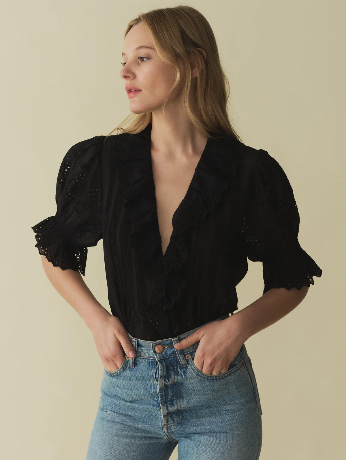 Henri Eyelet Top in Black – Muse Boutique